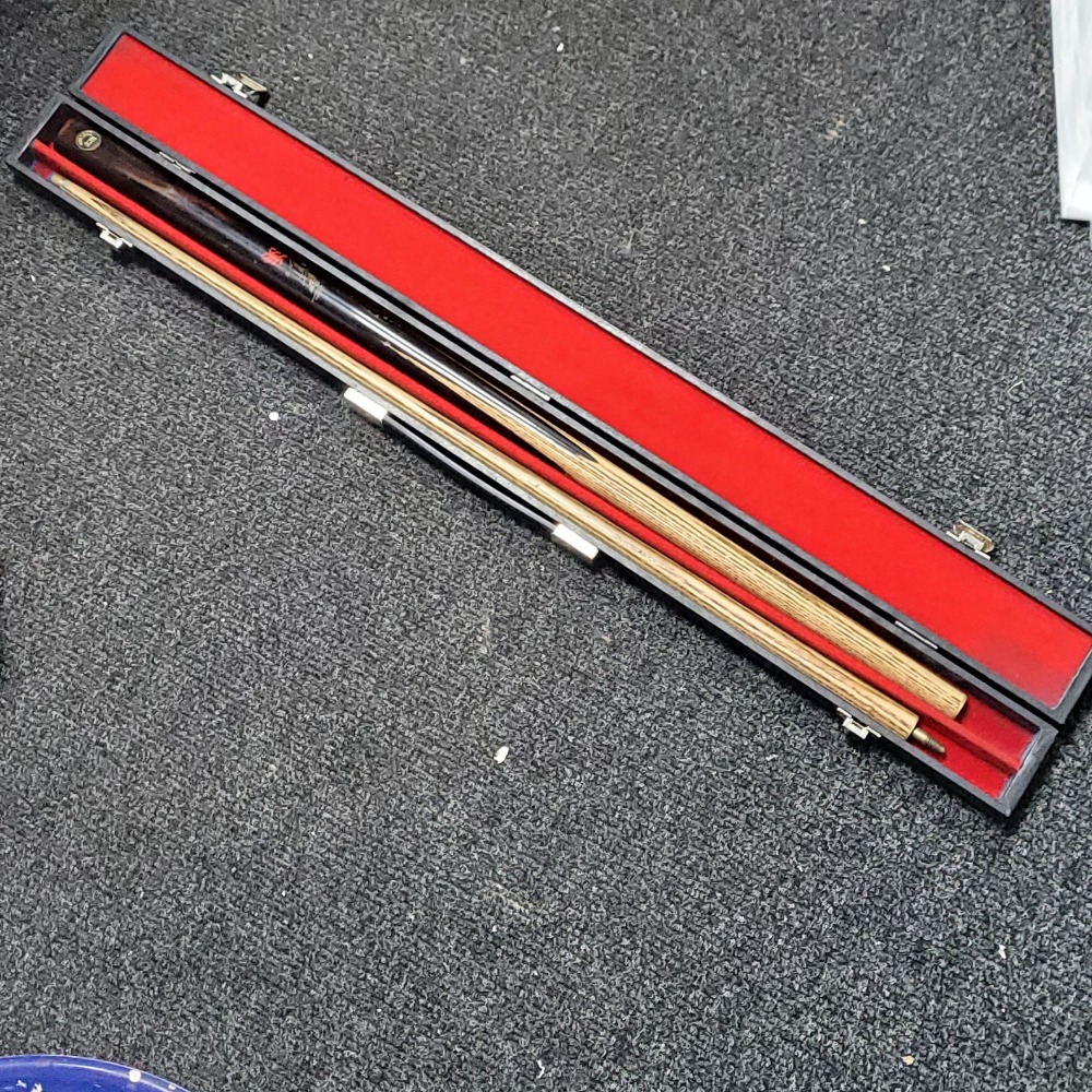 Pre-owned KCE Pool Cue in hard carry case - Own4Less